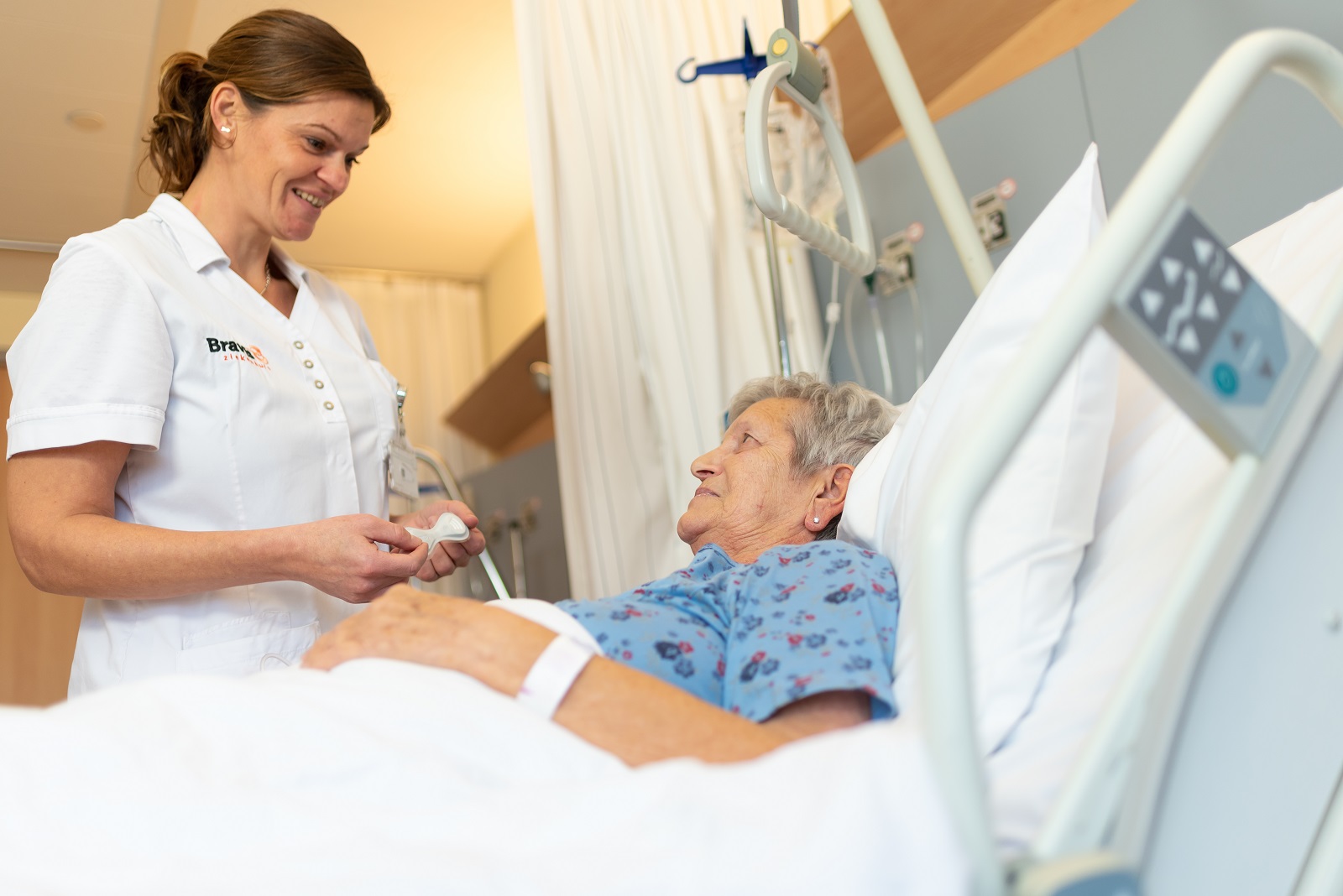 Smart integration of patient monitoring into patient record